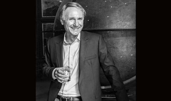 About the Author | Dan Brown Official Website