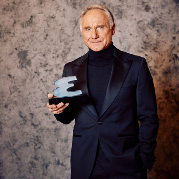 Dan Receives Global Icon of The Year Award | News | Dan Brown Official ...